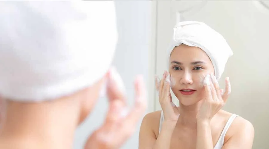 Manfaat Cleanser: Rahasia Kulit Bersih dan Sehat | Eva Mulia Clinic